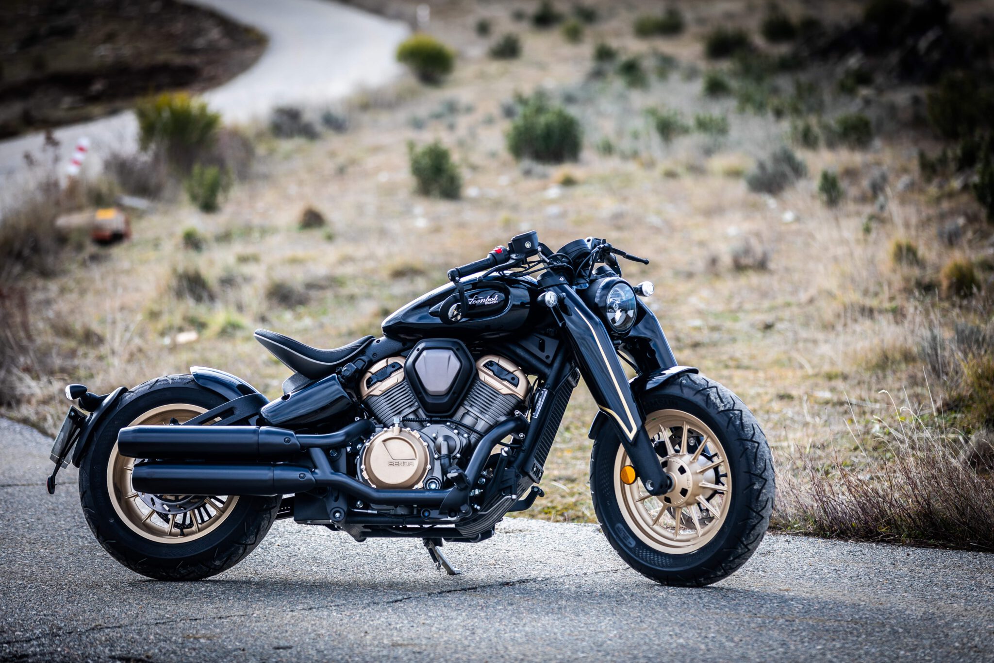 Probamos la Benda Napoleon Bob 500: ¿La bobber definitiva? - Rutas Perras